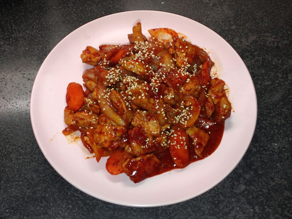 Stir-fried Spicy Pork (Jaeyook Bokeum - 제육볶음) - Yori, Hey!